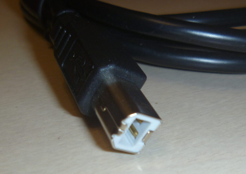 簡単ヤマハ電子ピアノ(P105)をコンピューターにつなぐ方法/手順 USBケーブル使用 | 簡単生活簡単生活